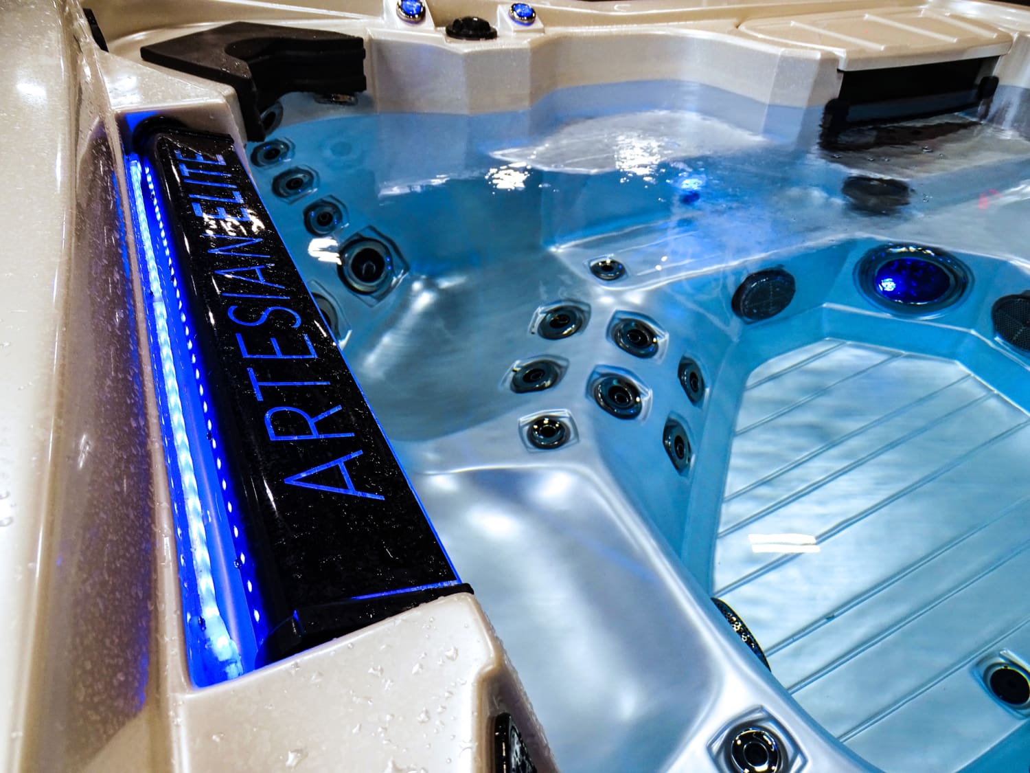 Elite Spas Dove Canyon: 6 Person Hot Tub | Sonoma Backyard